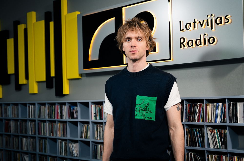 Chris Noah turpina dziedāt latviski / LR2 / / Latvijas Radio