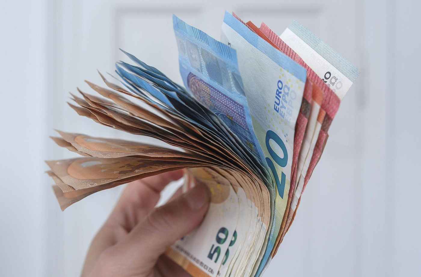 Banka samazina skaidras naudas izņemšanas limitu. Pamato ar cīņu pret ...