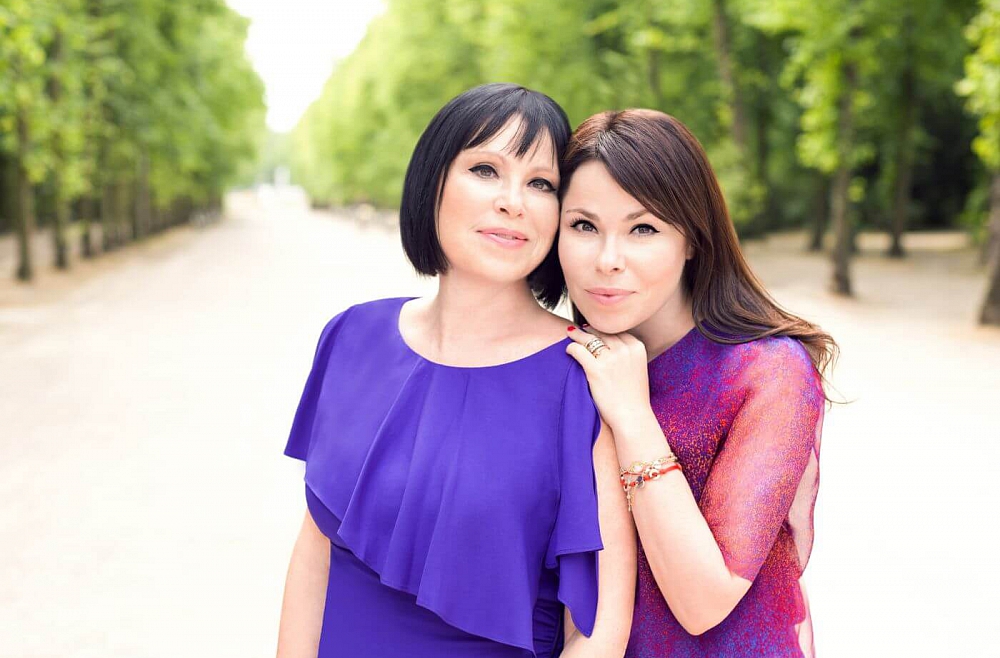 Dubultportretā mamma un meita: operdziedātāja Inese Galante un stiliste ...