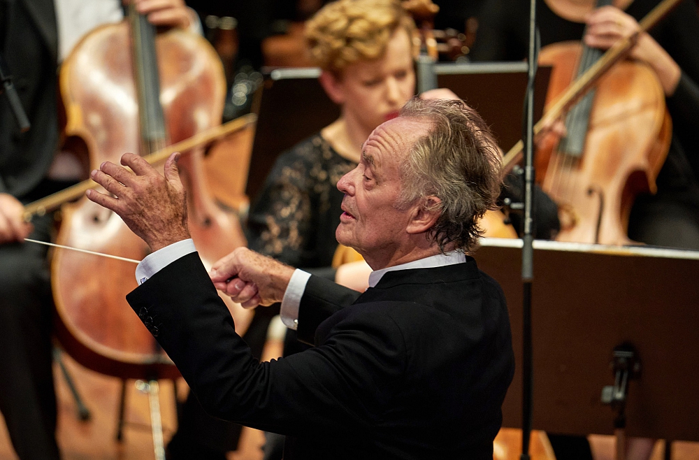 Diriģents Žans Klods Kazadesī: Jauno gadu sagaidīšu Rīgā! / LR3 ...