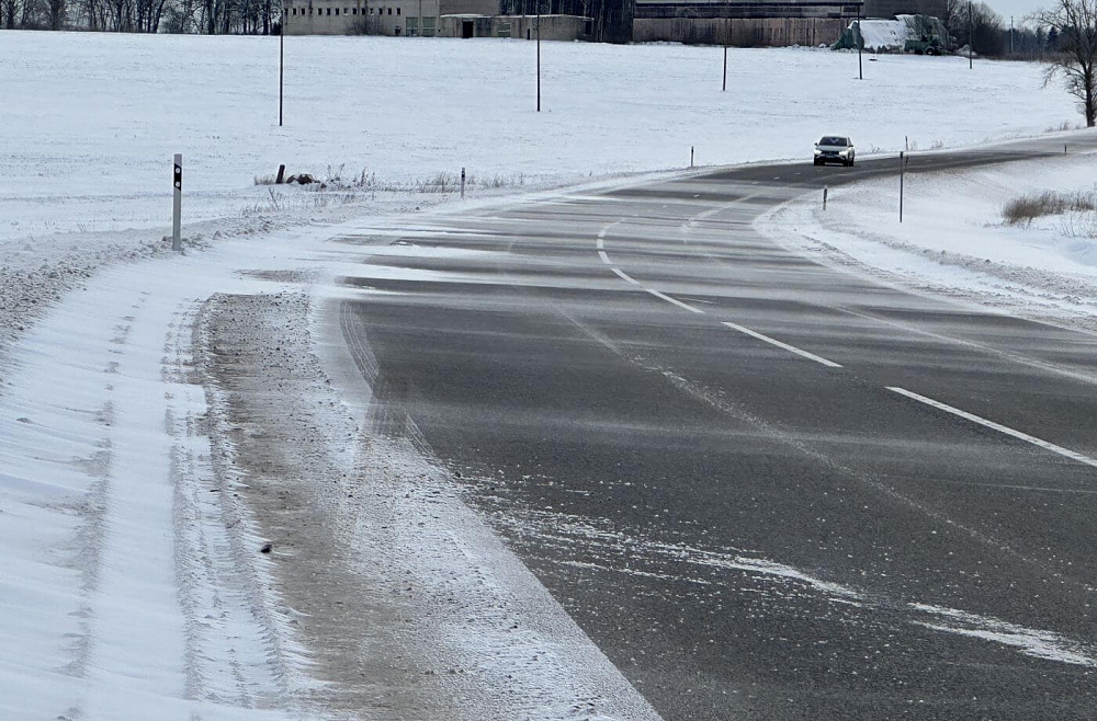 Ziemā par ceļu uzturēšanu vienmēr būs neapmierinātie. Stāsta Andris ...