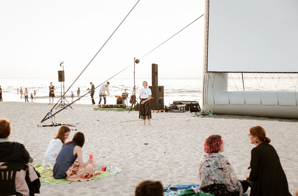 Dace Broka: Roja ir vieta, kur jūra satiekas ar kino / LR3 / / Latvijas ...