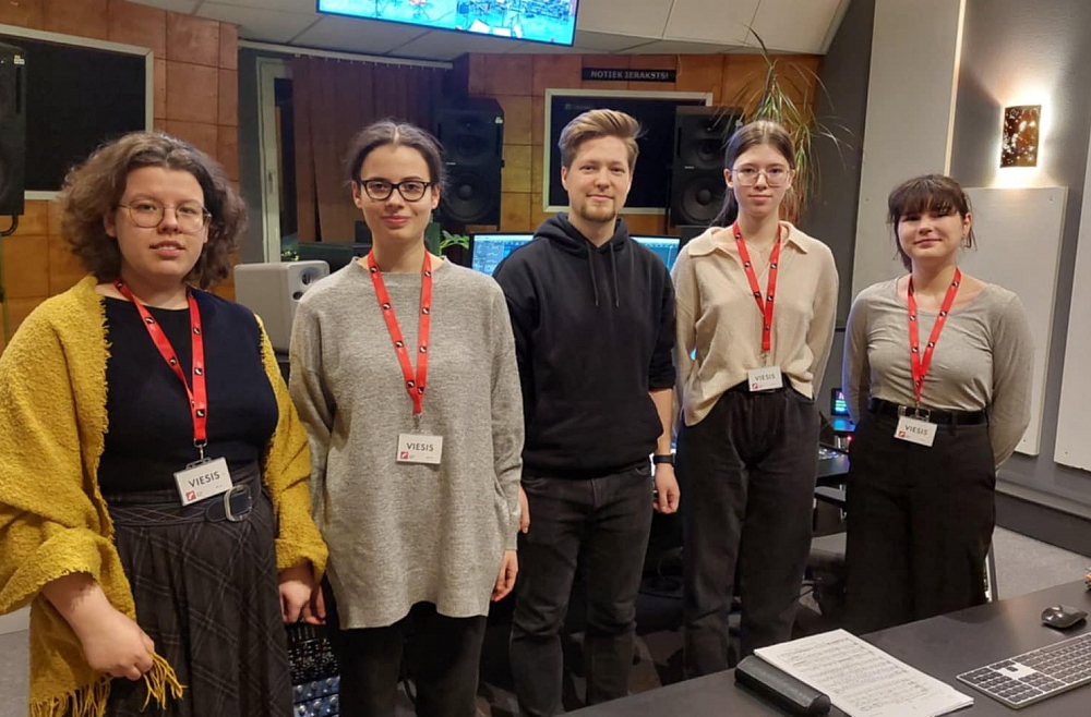 Emīlija Bukša, Patrīcija Penīskola Iļasova, Viktorija Viktorova un Zenta Evita Timermane / LR3 ...