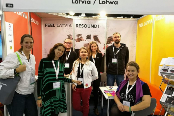 Lauma Bērza un Katrīna Dimanta Pasaules mūzikas gadatirgū WOMEX / LR3 ...