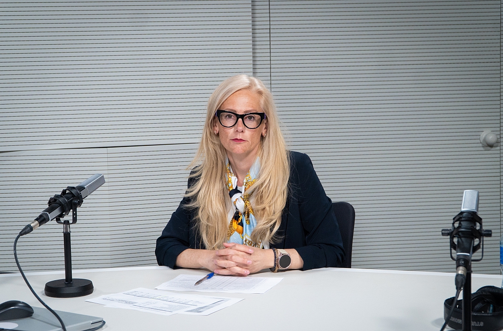 Krustpunktā: Intervija ar Valsts valodas centra vadītāju Inesi Muhku ...