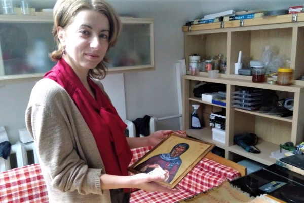 Topošā ikonu restauratore: Tagad, ieejot baznīcā, uz gleznām raugos ...