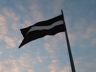 Īstenota Lidijas Lasmanes iecere - pie Sārnates baznīcas plīvo Latvijas ...